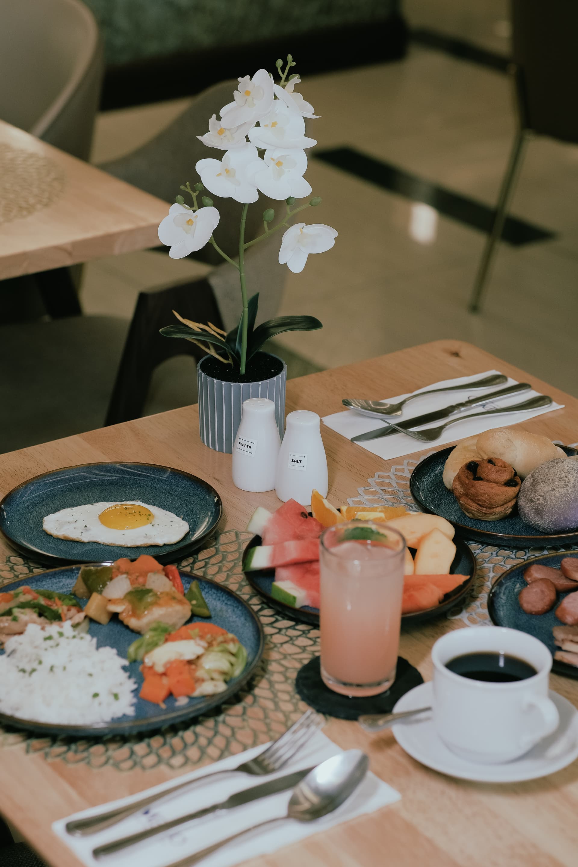 Mento Rooftop Dining | Ramada Manila